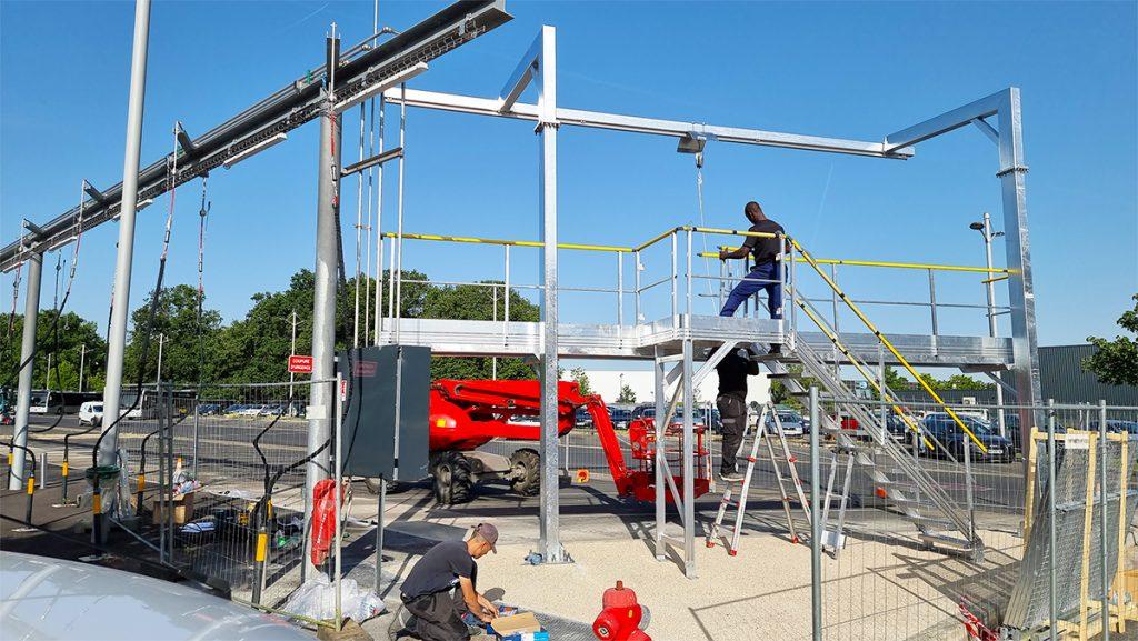 Passerelle de maintenance aluminium: Droit au bus